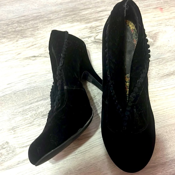 Ruby Shoo | Shoes | Vintage Style Heel Velvet Black With Trim Detail ...